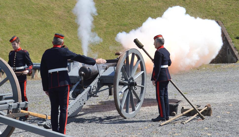 Witness the power and might of the 16-pounder at Fort Nelson - Visit ...