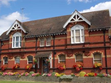 Alton Hampshire - Alton Tourist Information